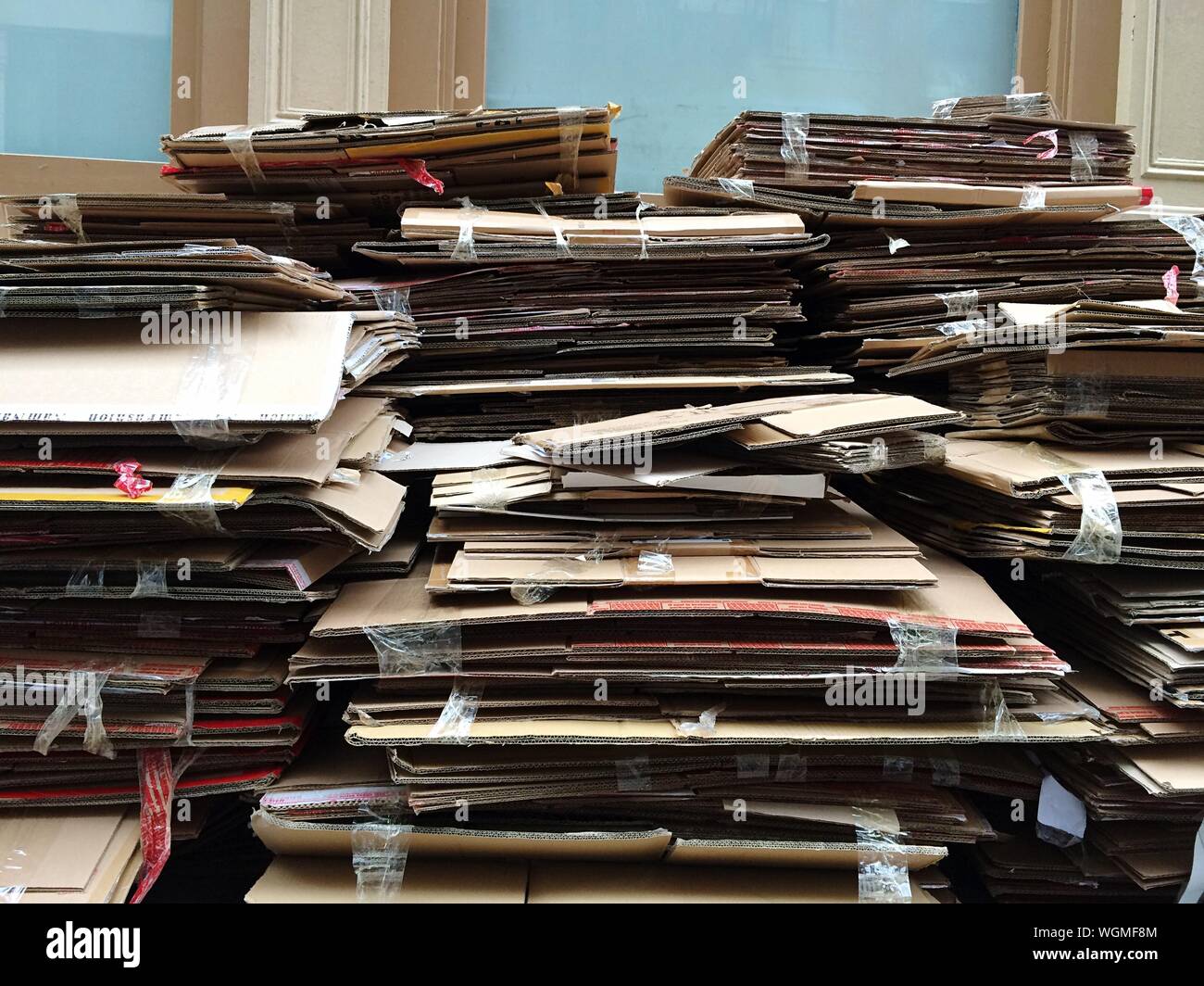 Pile de carton Banque de photographies et d’images à haute résolution ...