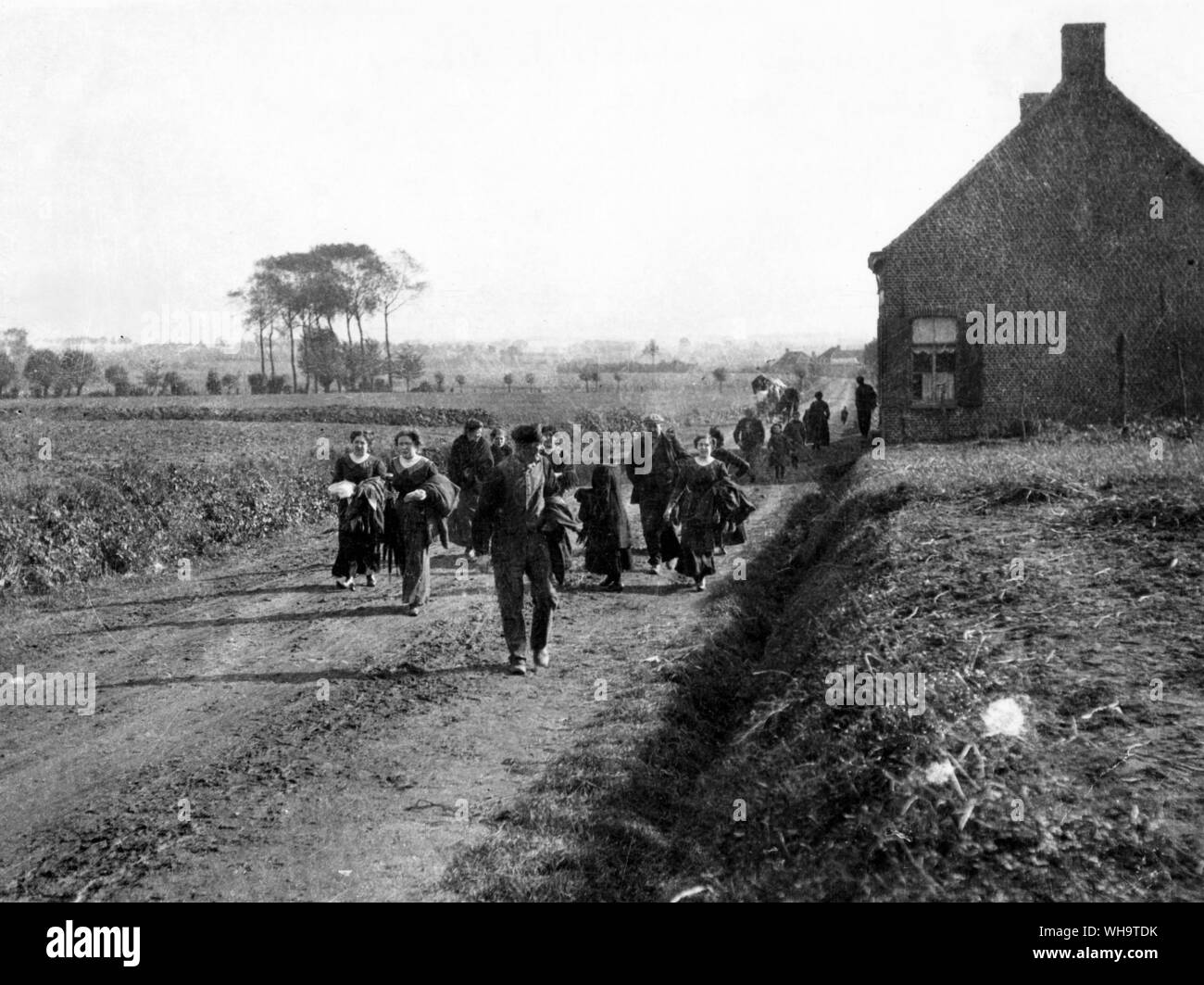 Bataille messines habitants quittant leurs maisons bombardements ...