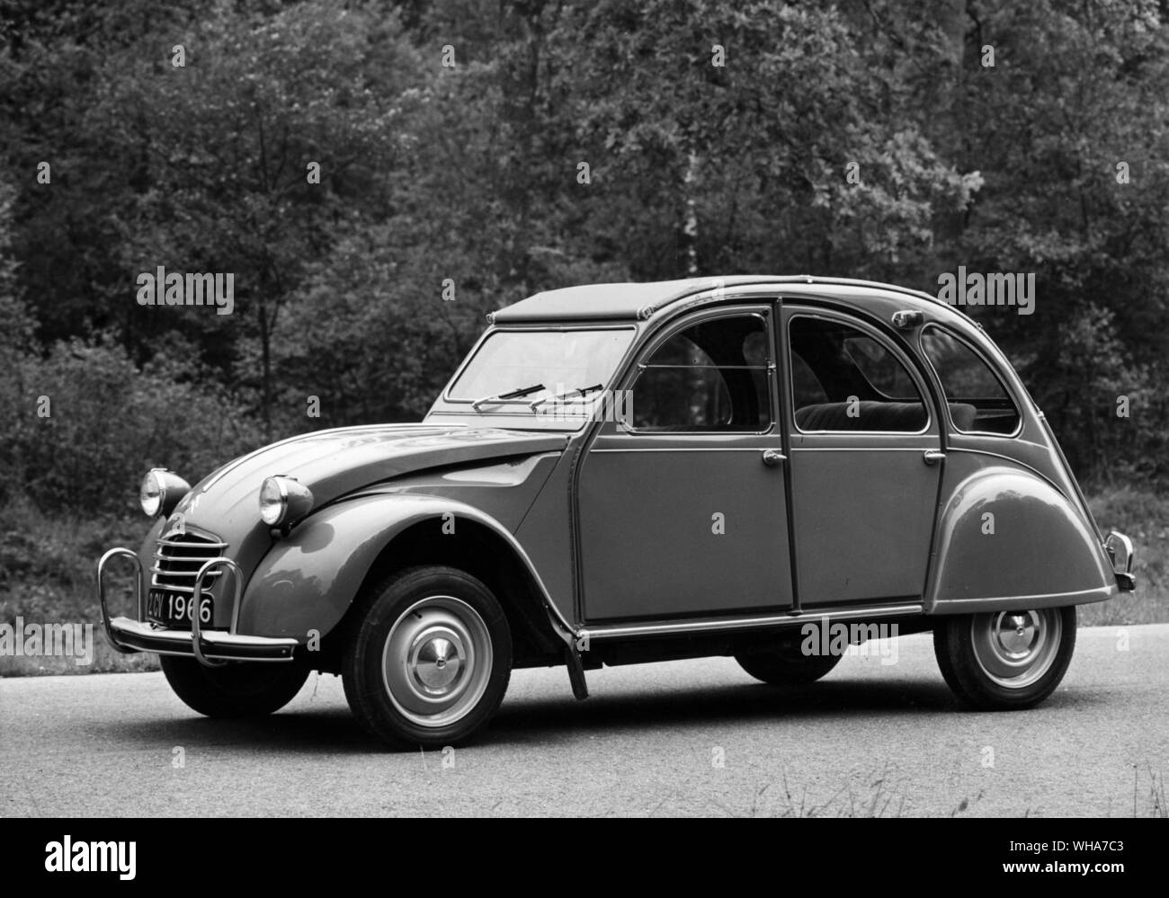 Citroen 2cv Banque de photographies et d’images à haute résolution - Alamy