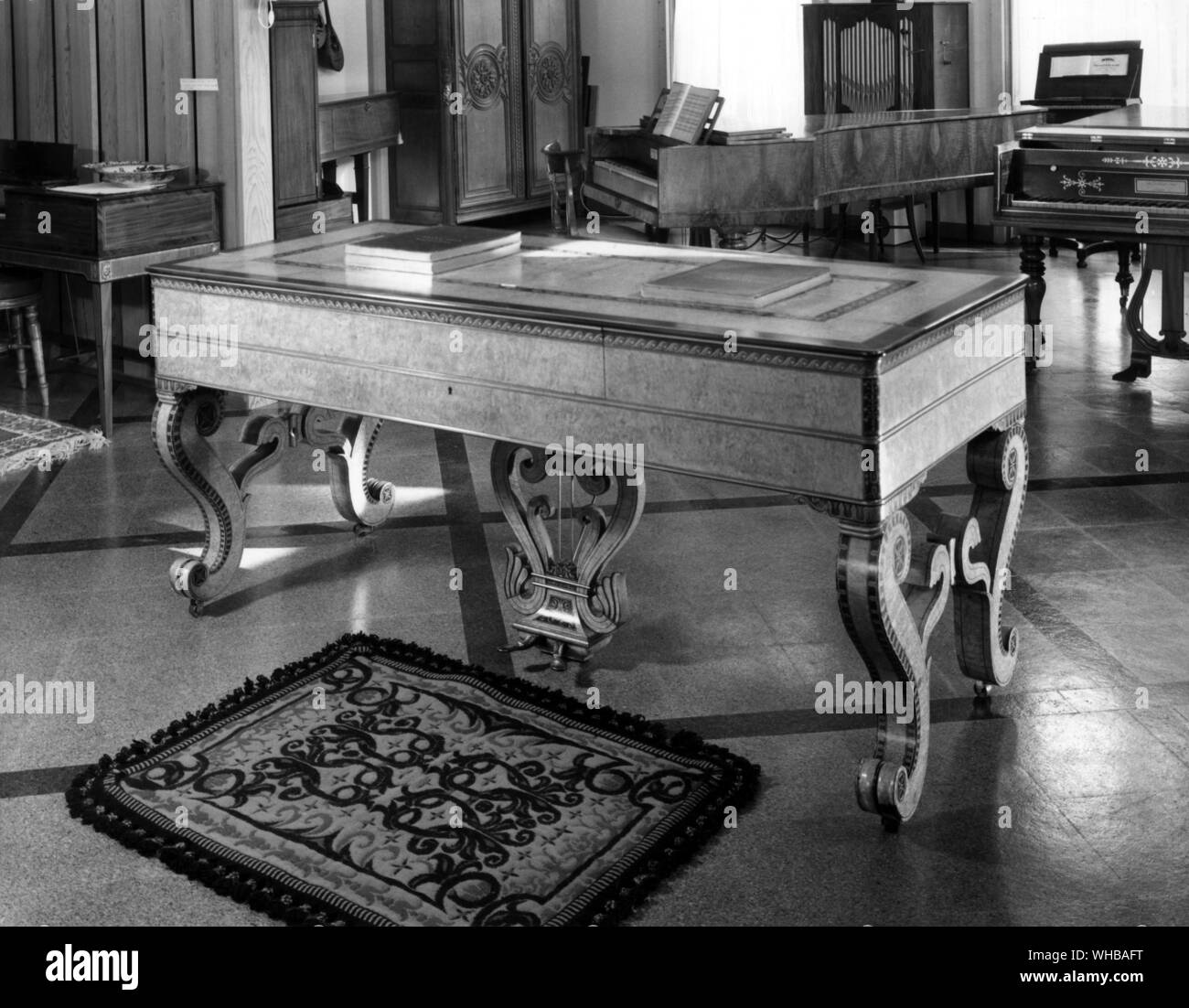 Piano de table Banque de photographies et d’images à haute résolution ...