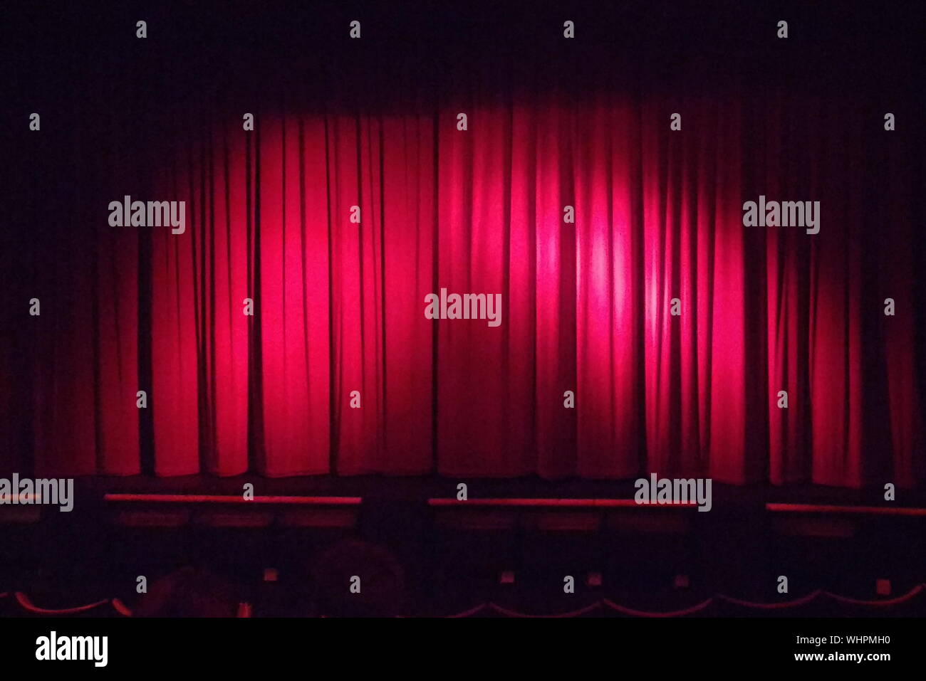 Rideau de scene rouge Banque de photographies et d’images à haute ...