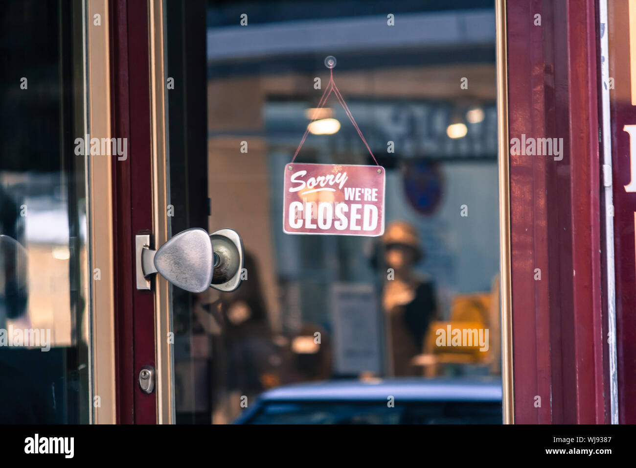 Store closed sign Banque de photographies et d’images à haute ...