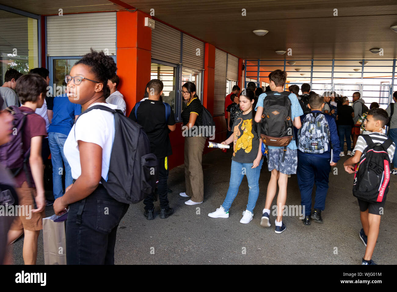 Les élèves au collège Jean Monnet, Lyon, France Photo Stock - Alamy