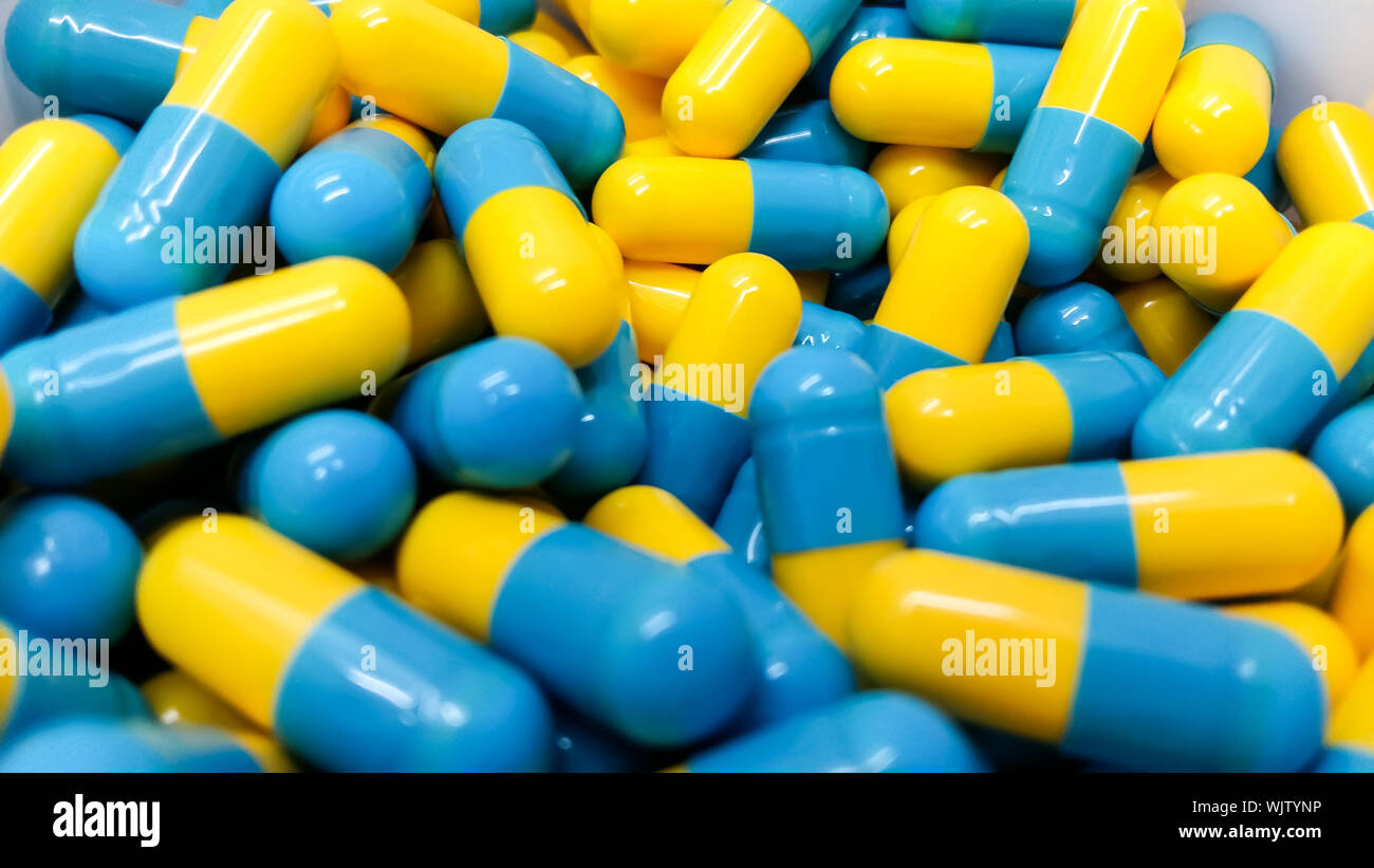 Capsule Bleue Et Jaune Banque d'image et photos - Alamy