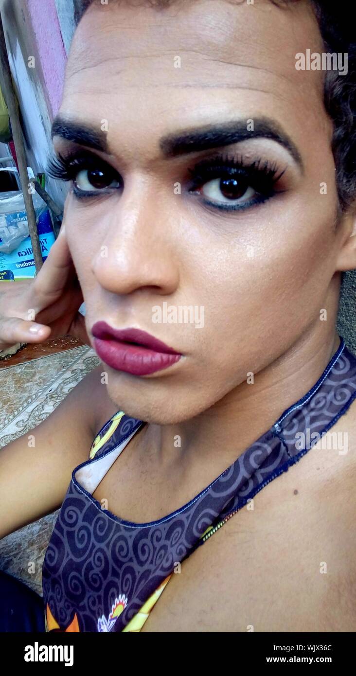 Transgender man Banque de photographies et d’images à haute résolution ...