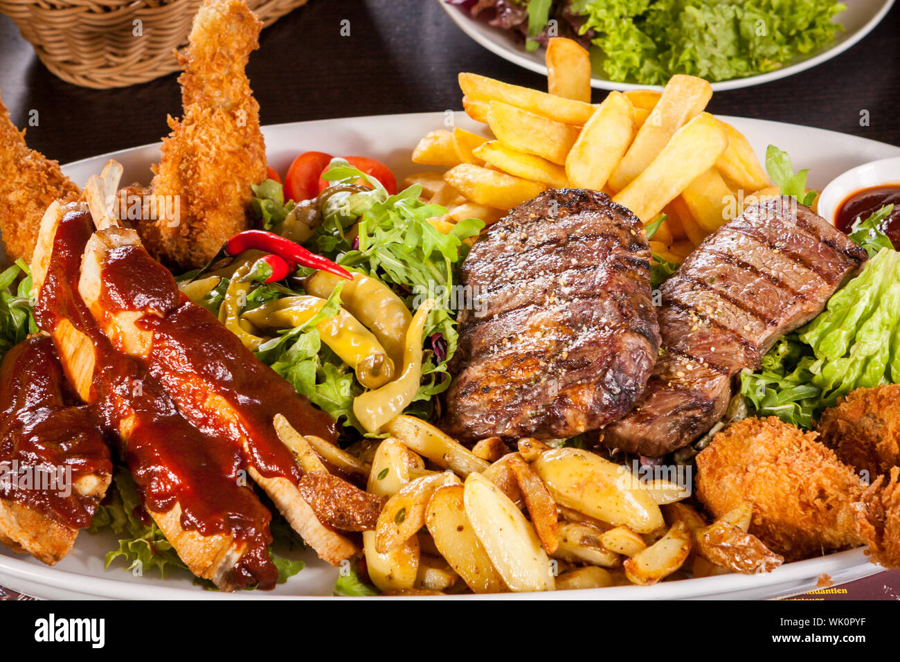 Assiette de grillades de viandes mixtes Banque de photographies et d ...