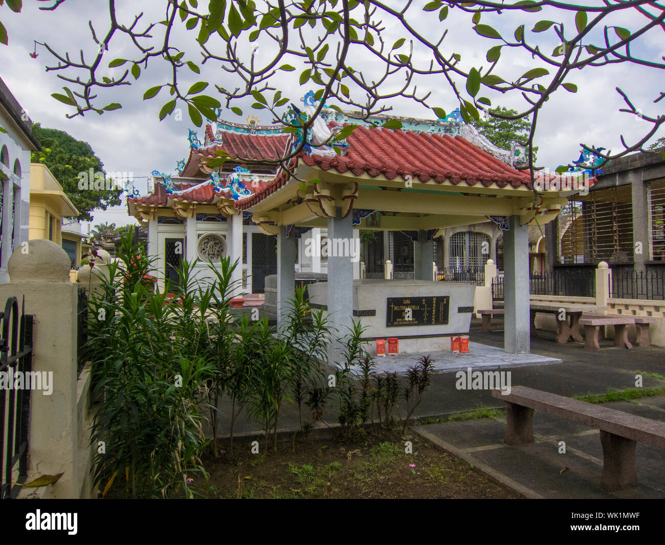 Philippines manila chinese cemetery mausoleum Banque de photographies ...
