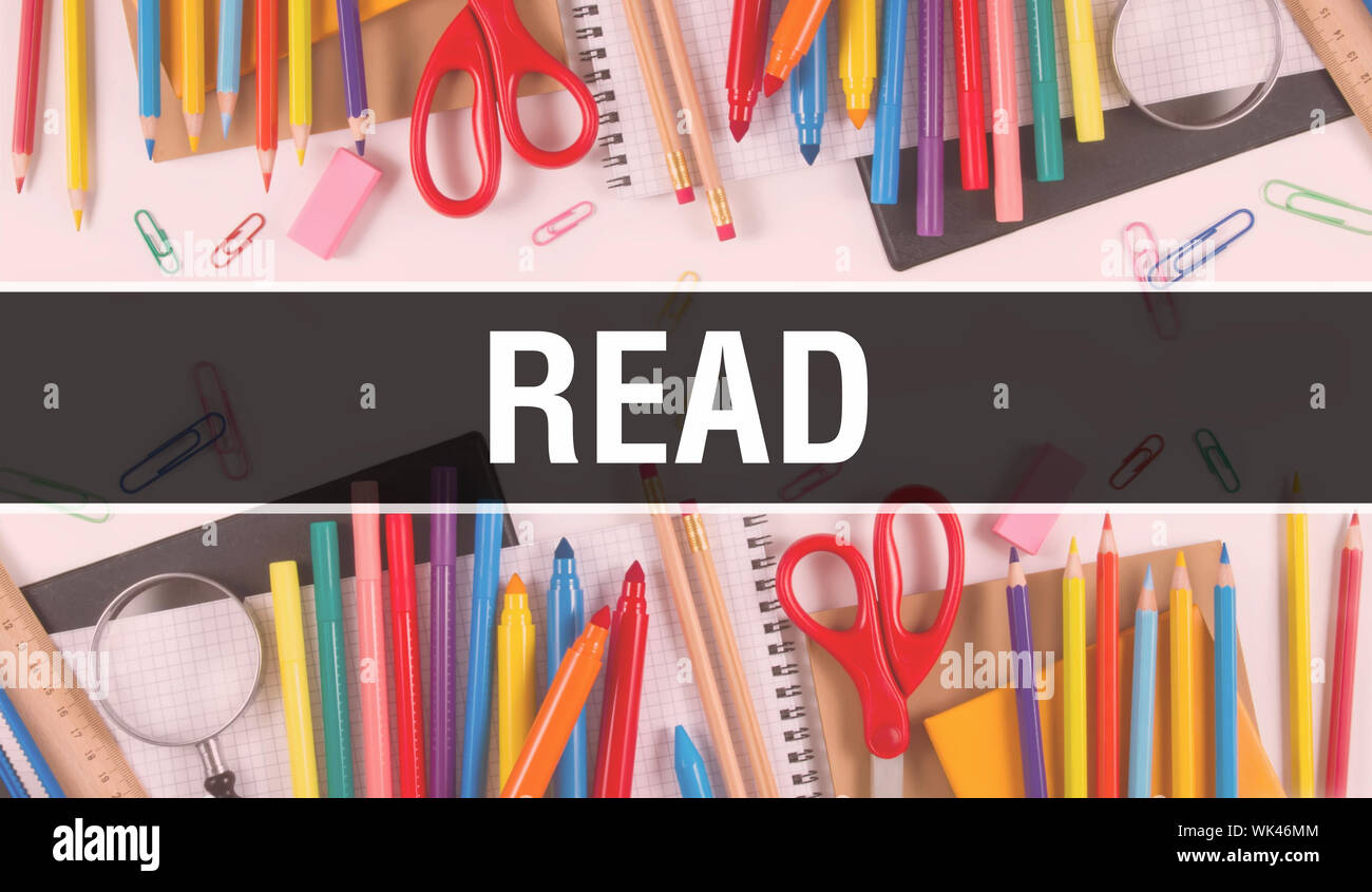 Lire avec les fournitures scolaires sur tableau noir fond. Lire le ...