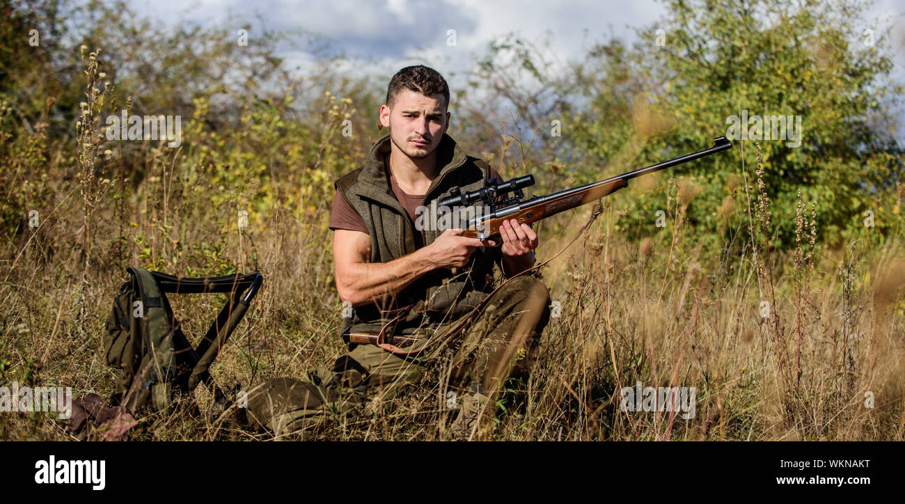 Carabine Recharge concept. L'équipement de chasse et de mesures de ...