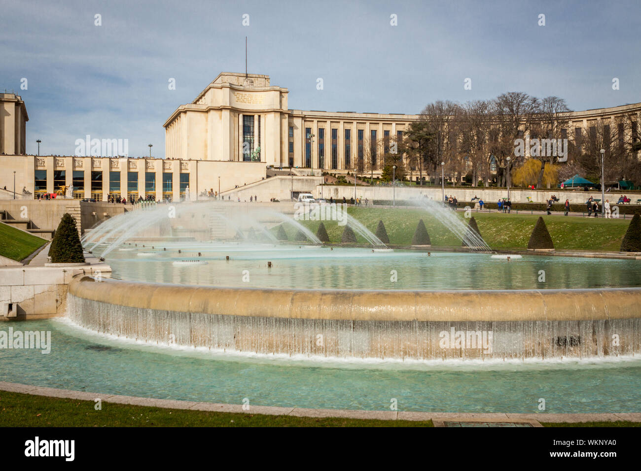 Fountains eiffel tower outside paris Banque de photographies et d ...