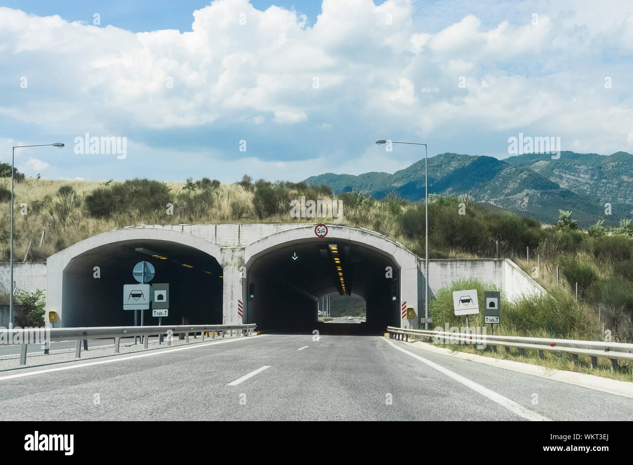 Tunnel autoroute Banque de photographies et d’images à haute résolution - Alamy
