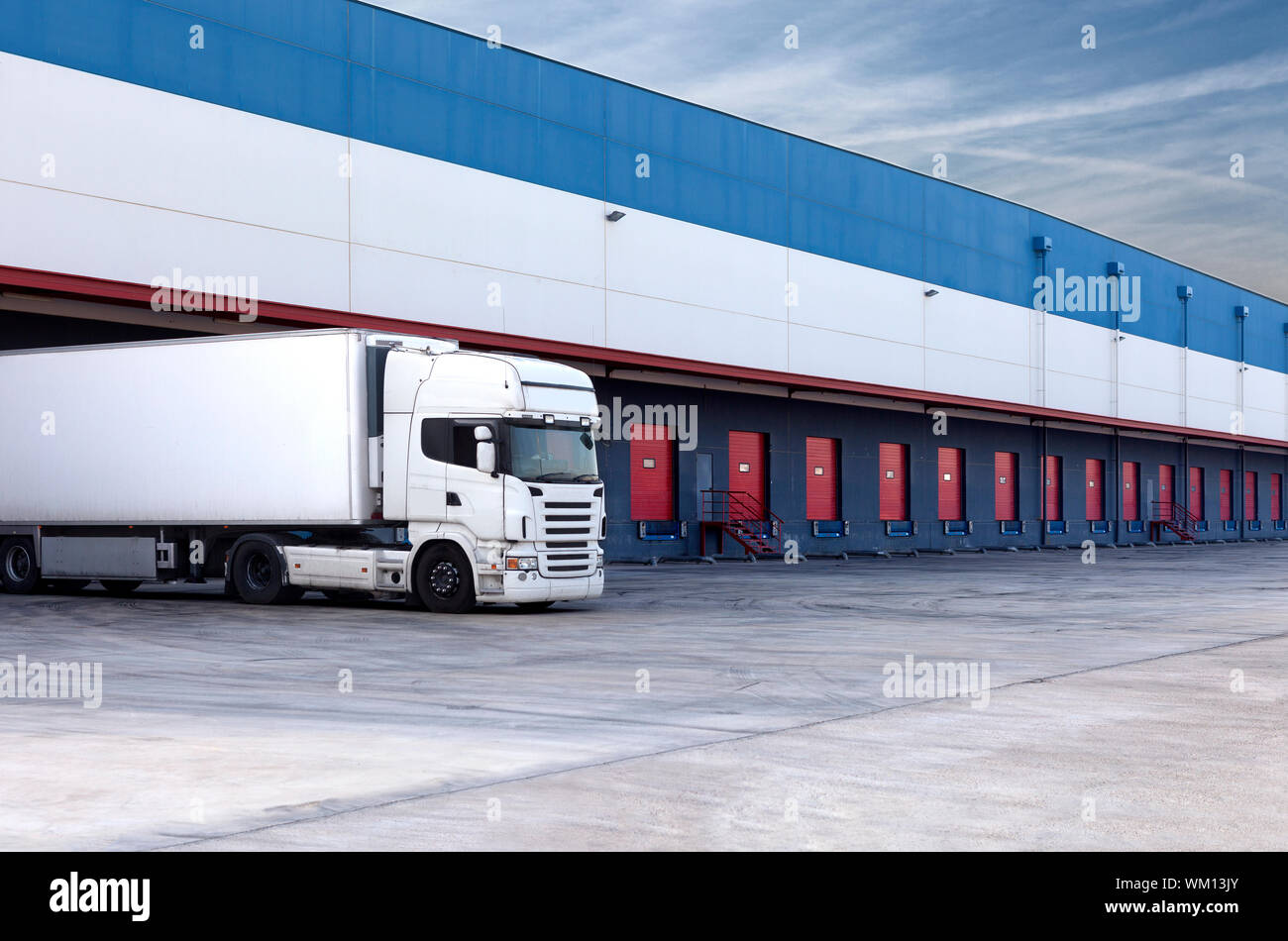 Camion d'usine réception Banque de photographies et d’images à haute ...