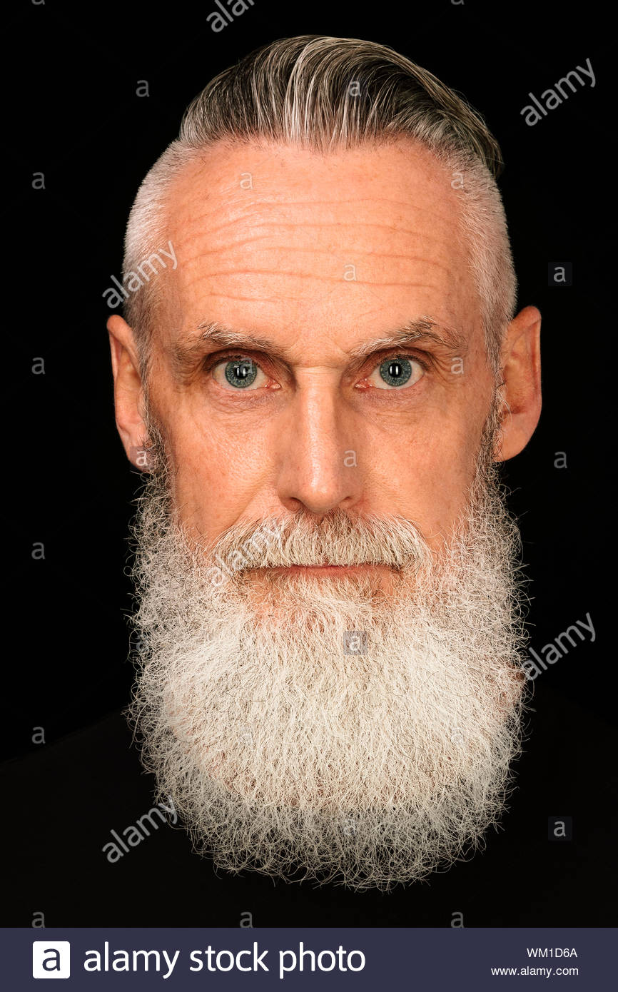 Homme beau cheveux gris yeux bleu Banque de photographies et d’images à ...