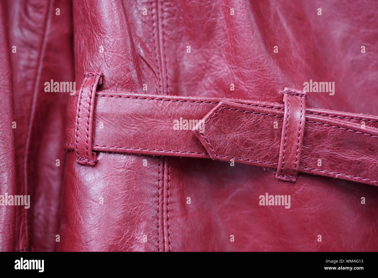 Veste en cuir rouge Banque de photographies et d’images à haute ...