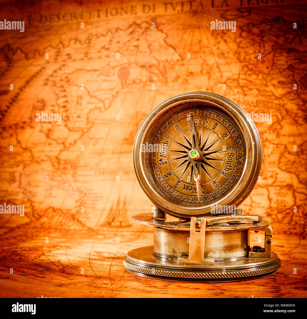 Carte Du Monde Avec Boussole Banque d'image et photos - Alamy