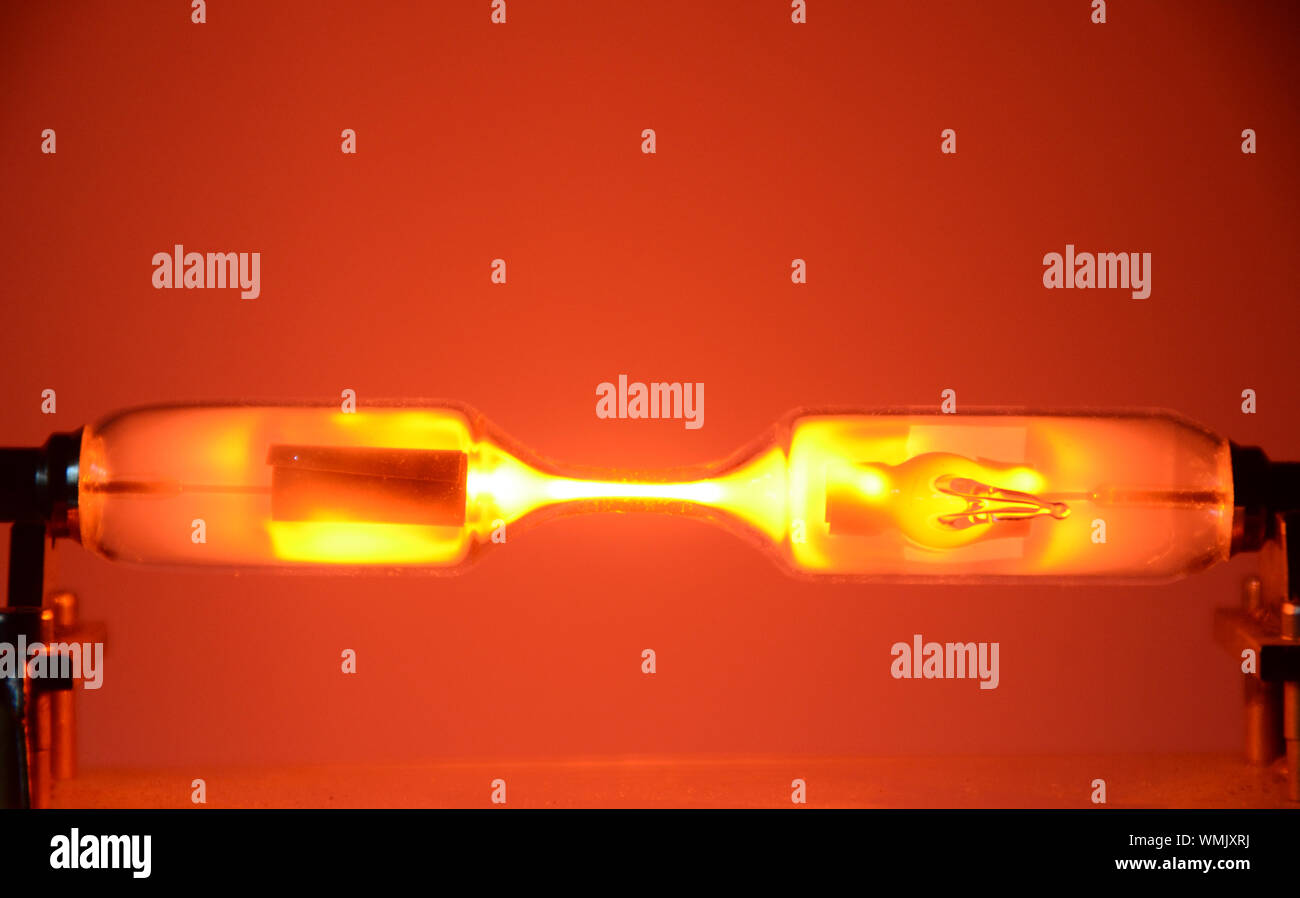 Neon gas Banque de photographies et d’images à haute résolution - Alamy