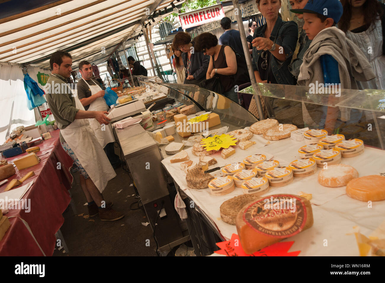 Place monge Banque de photographies et d’images à haute résolution - Alamy