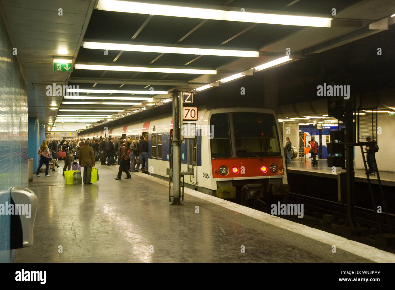Paris metro chatelet station Banque de photographies et d’images à ...