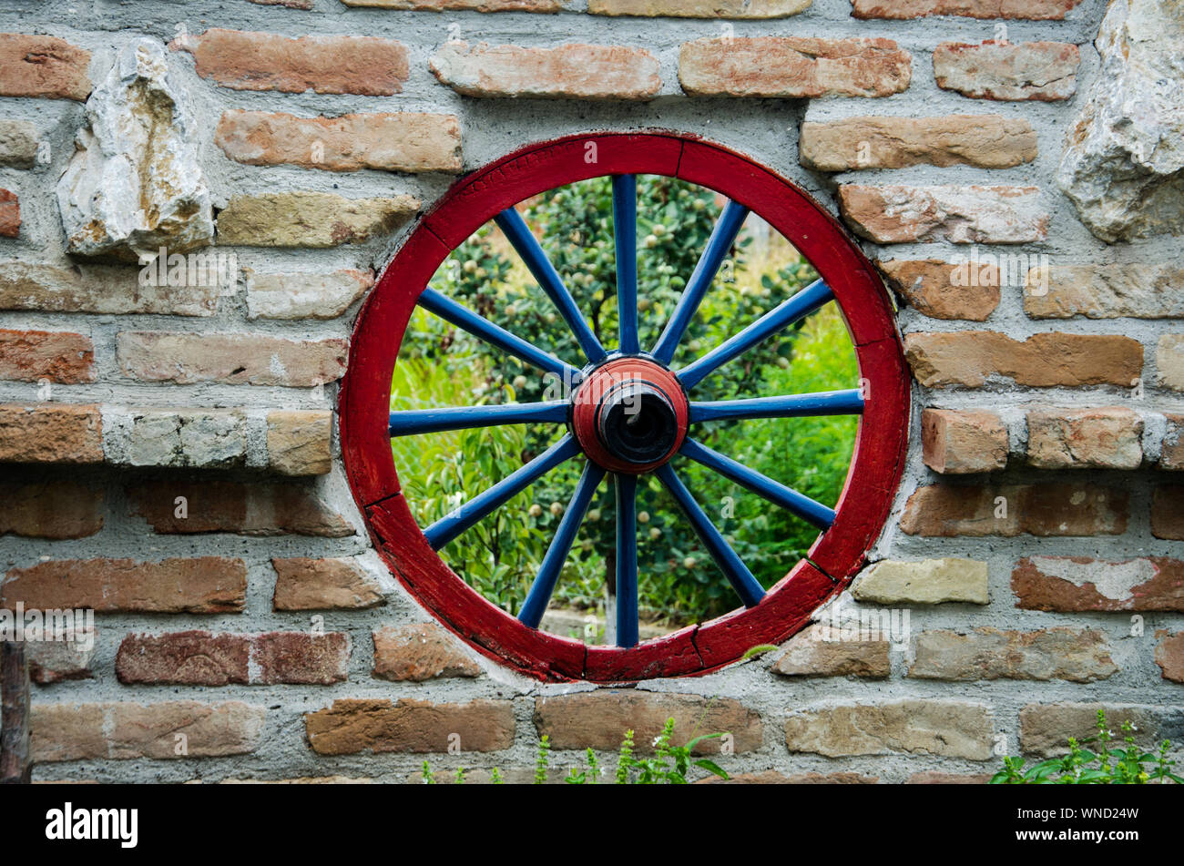 Roue de wagon rouge Banque de photographies et d’images à haute ...