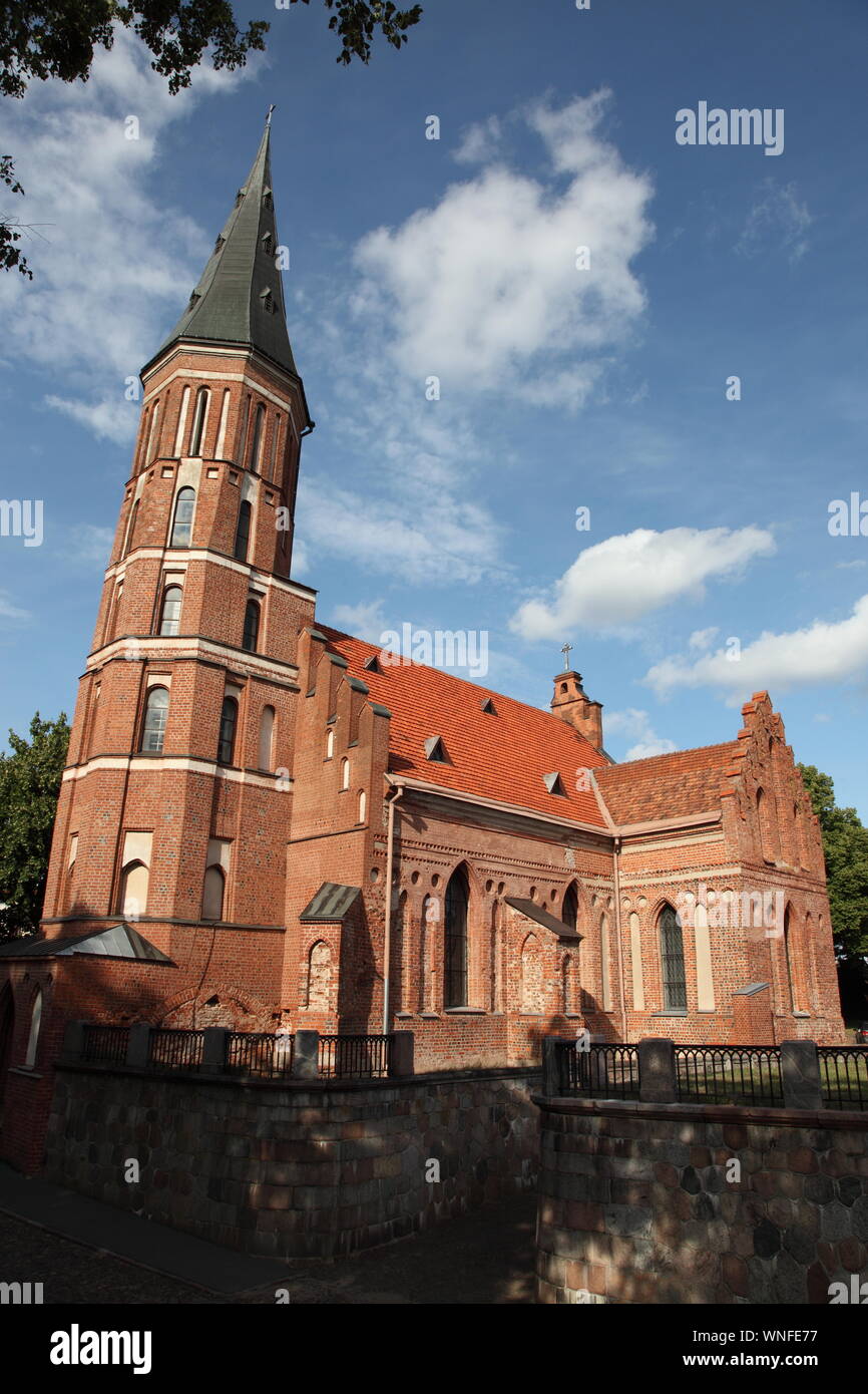 église de brique rouge Banque de photographies et d’images à haute ...