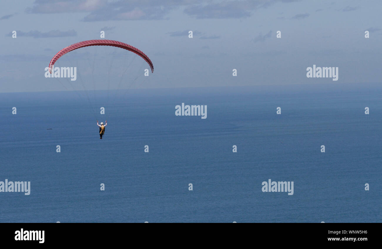 Parapente en mer Banque de photographies et d’images à haute résolution ...