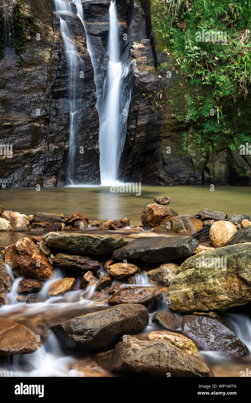 Cachoeira do chuveiro Banque de photographies et d’images à haute ...