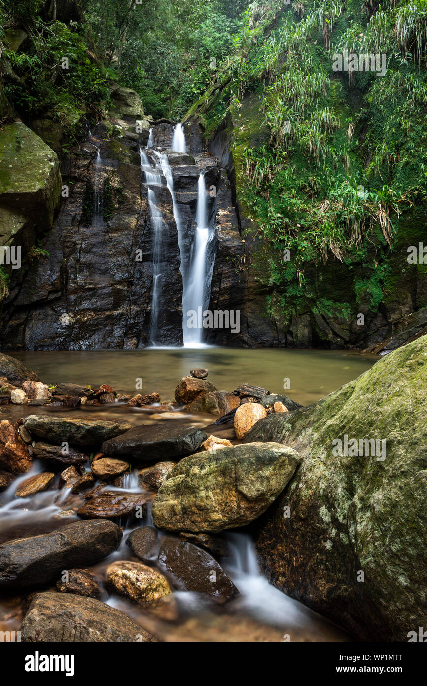 Cachoeira do chuveiro Banque de photographies et d’images à haute ...