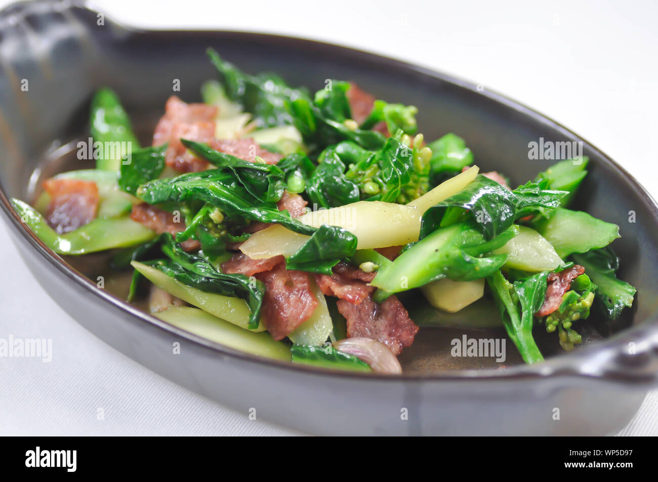 Sauté de chou chinois, sauté de chou vert au lard et sauce aux huîtres ...
