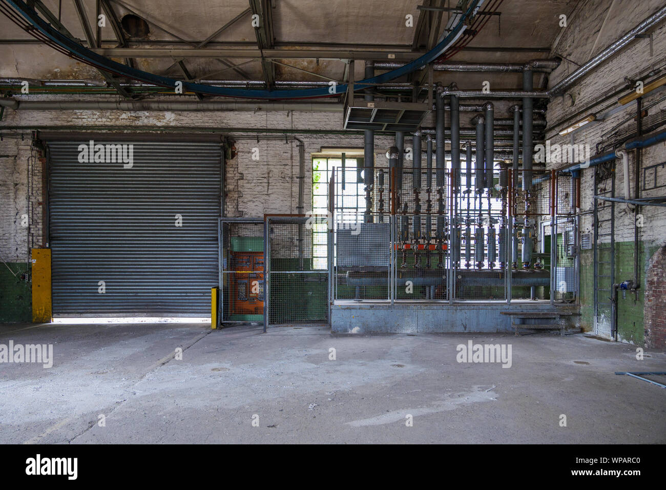Ancienne chambre sale avec la zone de contrôleur de capteurs de ...