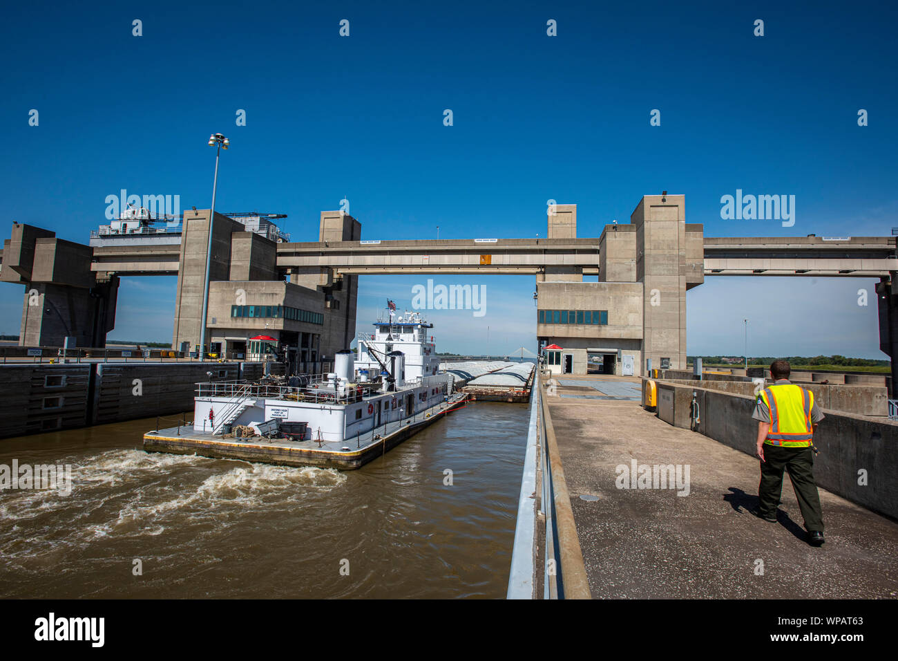 Le trafic des barges sur la rivière Mississippi, à la Melvin : Serrures ...