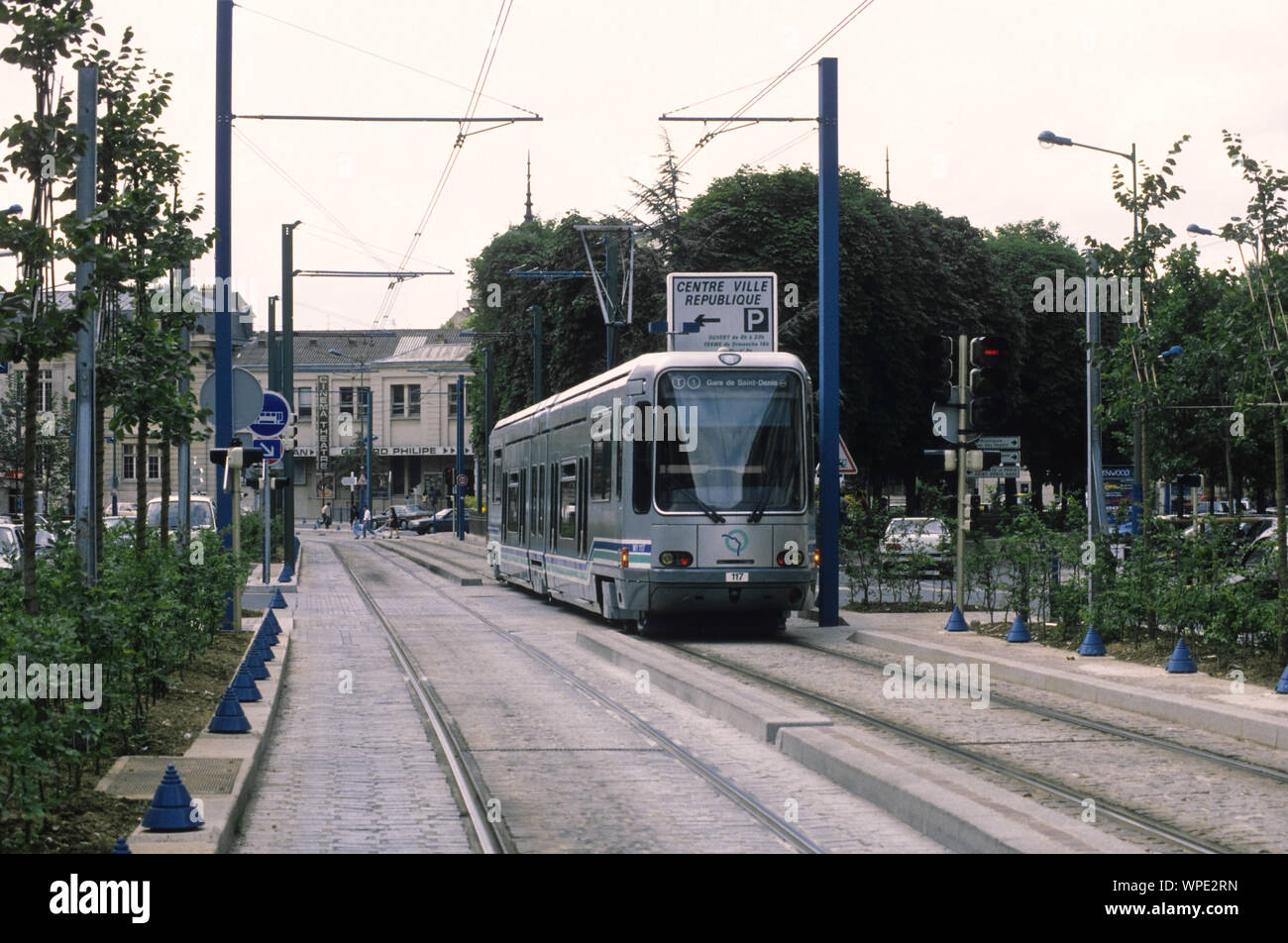 Paris, la société Straßenbahn T1 - Paris, tramway moderne T1 Photo ...