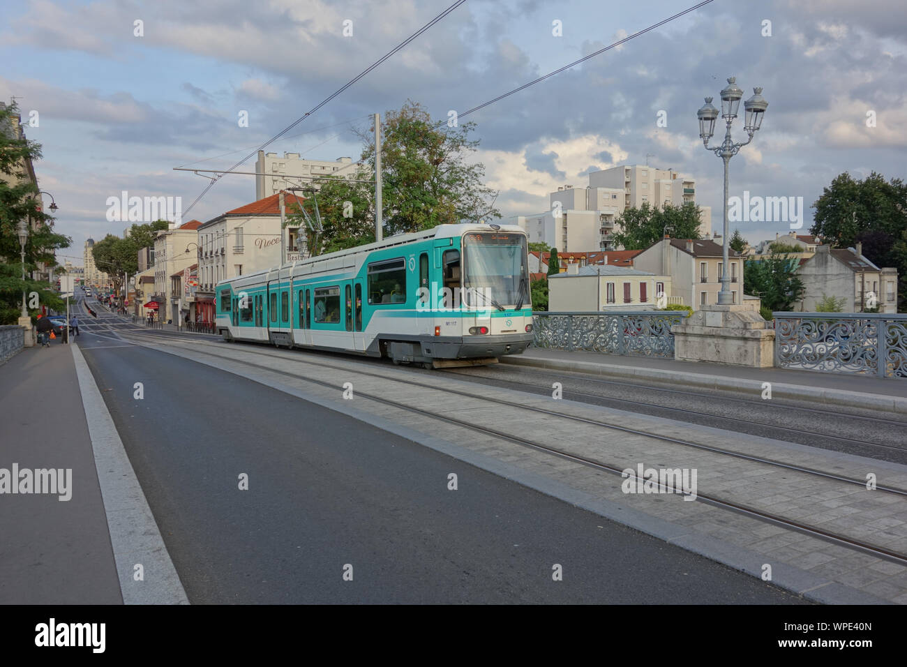 Paris, Tramway Linie T1, l'Ile Saint Denis Photo Stock - Alamy