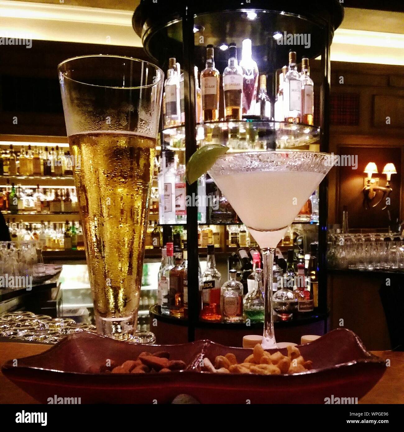 Boissons au bar Banque de photographies et d’images à haute résolution ...