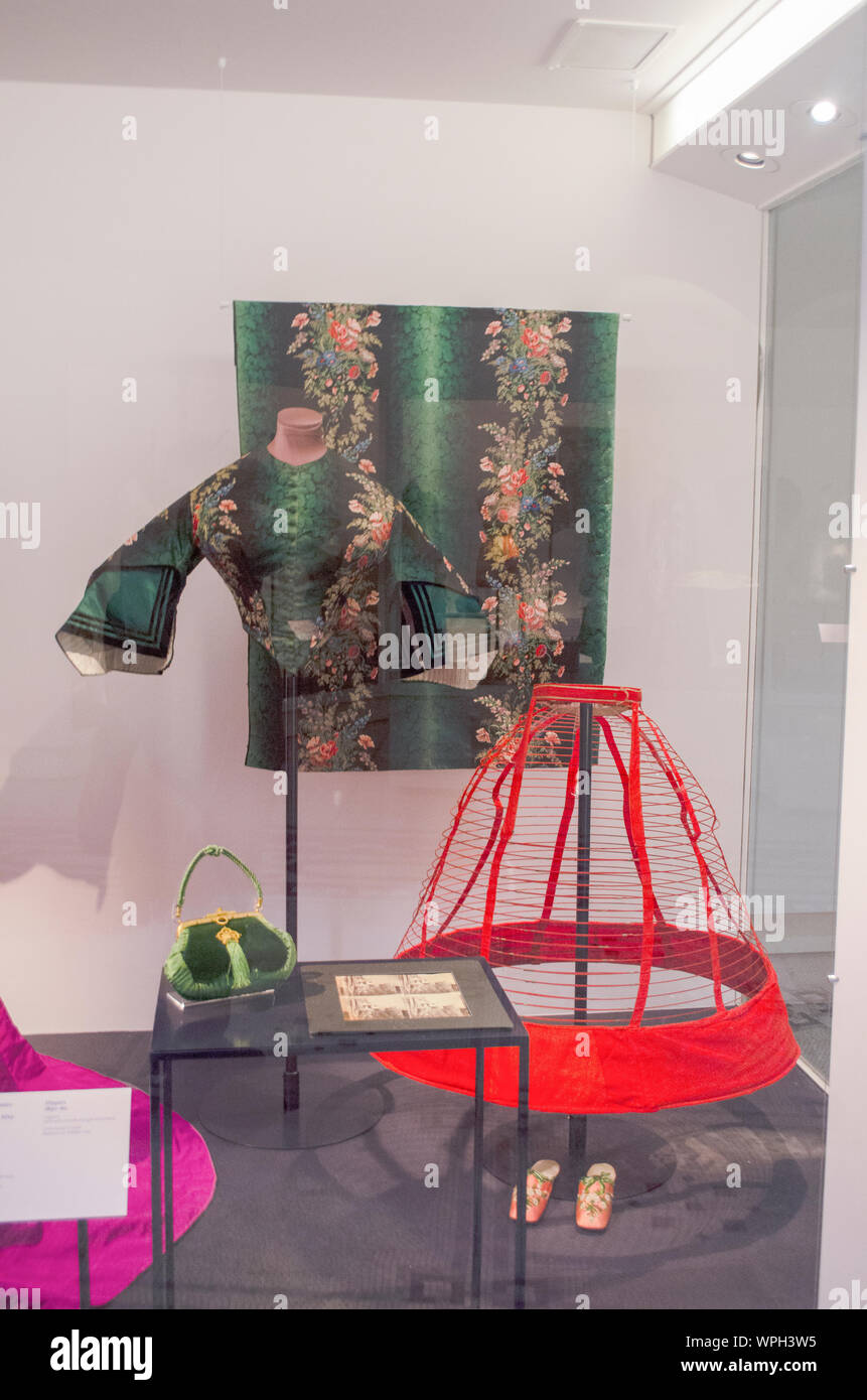 Cage de crinoline Banque de photographies et d’images à haute ...