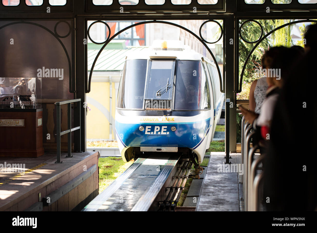 Le E.P. Le train express dessert la gare d'Espagne à Europa-Park à Rust ...
