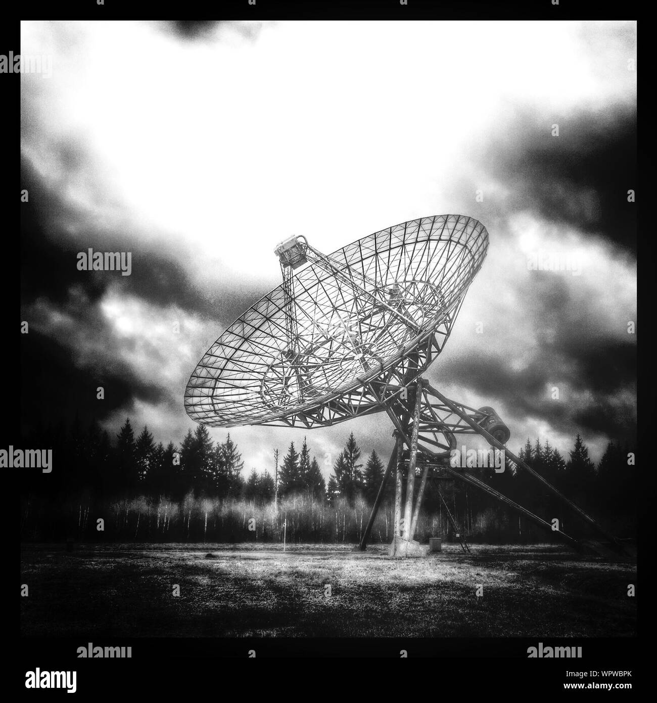 Parabolic antenna Banque de photographies et d’images à haute ...