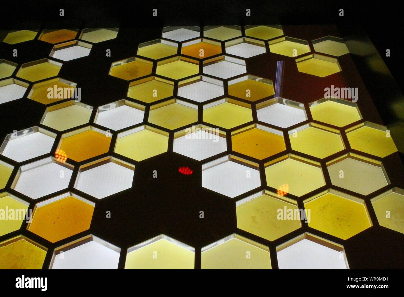 Hexagon wall pattern Banque de photographies et d’images à haute ...