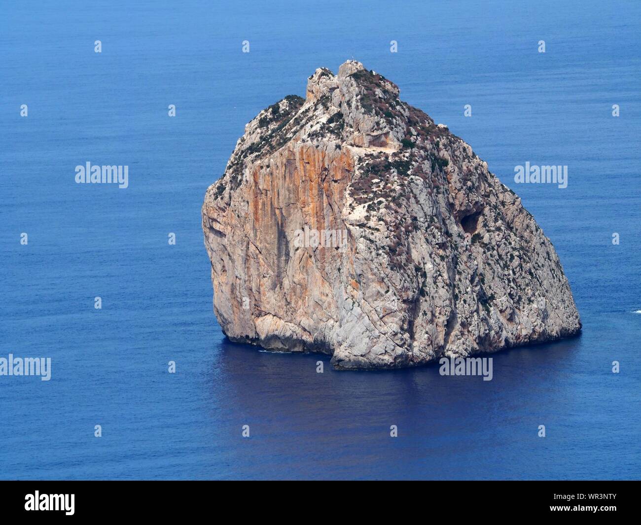 Rocher en mer Banque de photographies et d’images à haute résolution ...