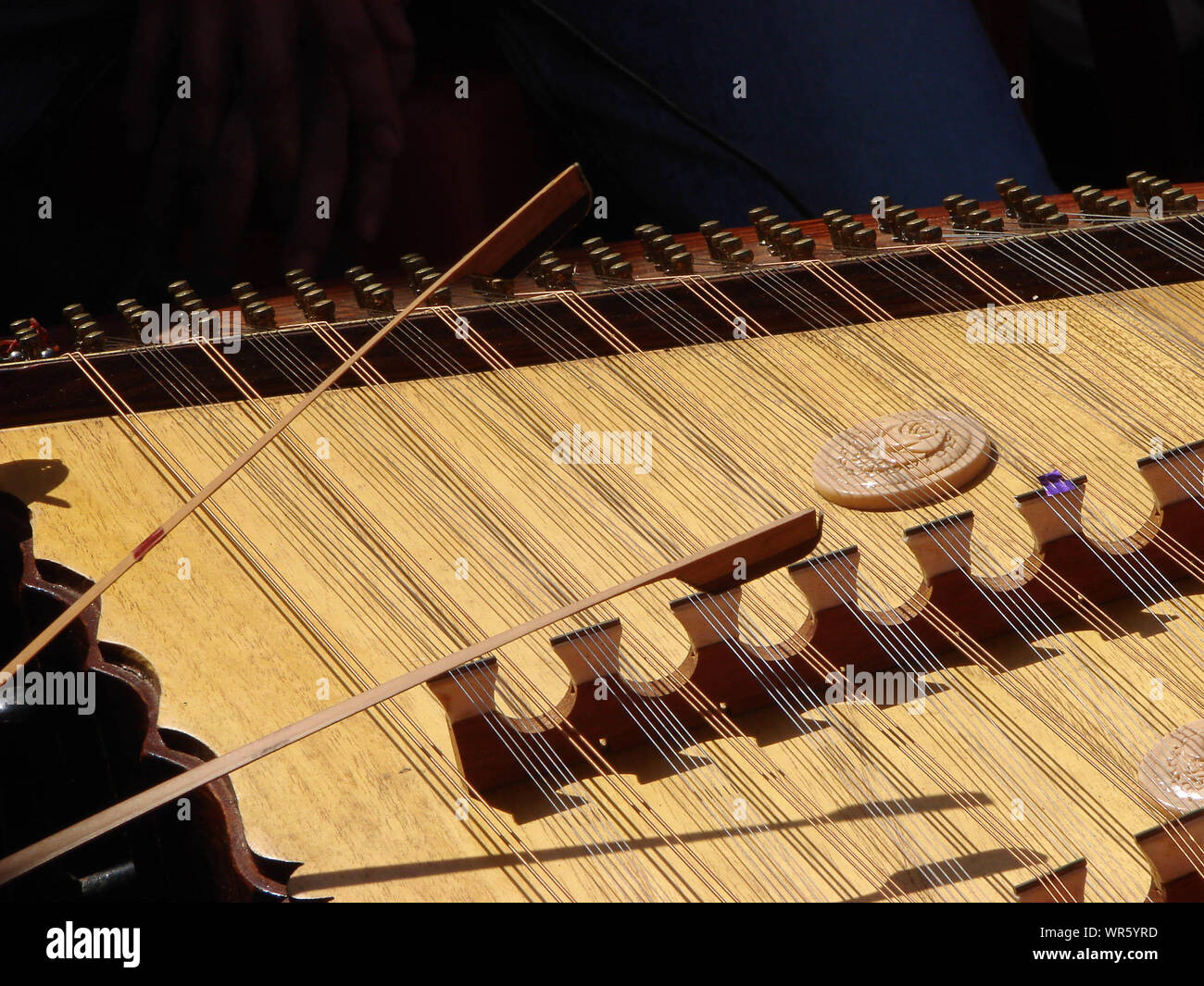 Santoor musical instrument Banque de photographies et d’images à haute ...