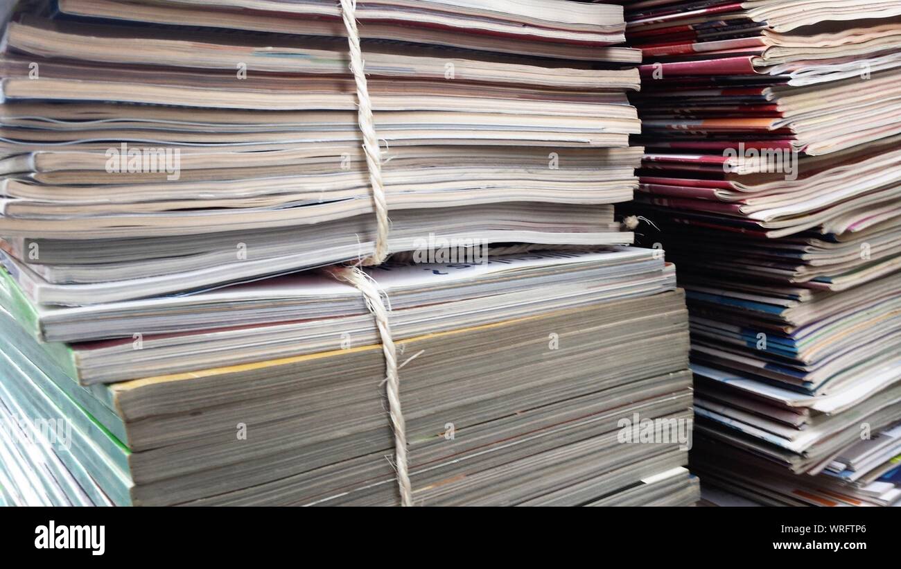 Pile De Magazines Banque d'image et photos - Alamy
