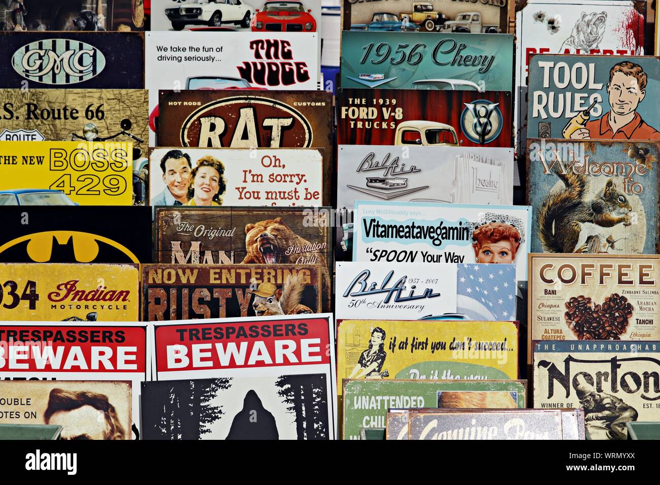 Tin signs Banque de photographies et d’images à haute résolution - Alamy