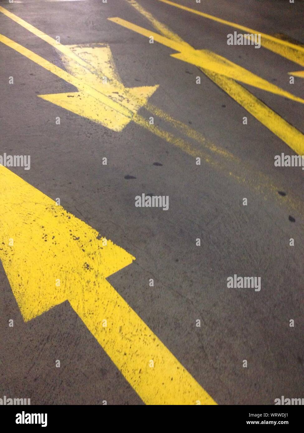 Panneaux De Signalisation Jaunes Banque d'image et photos - Alamy