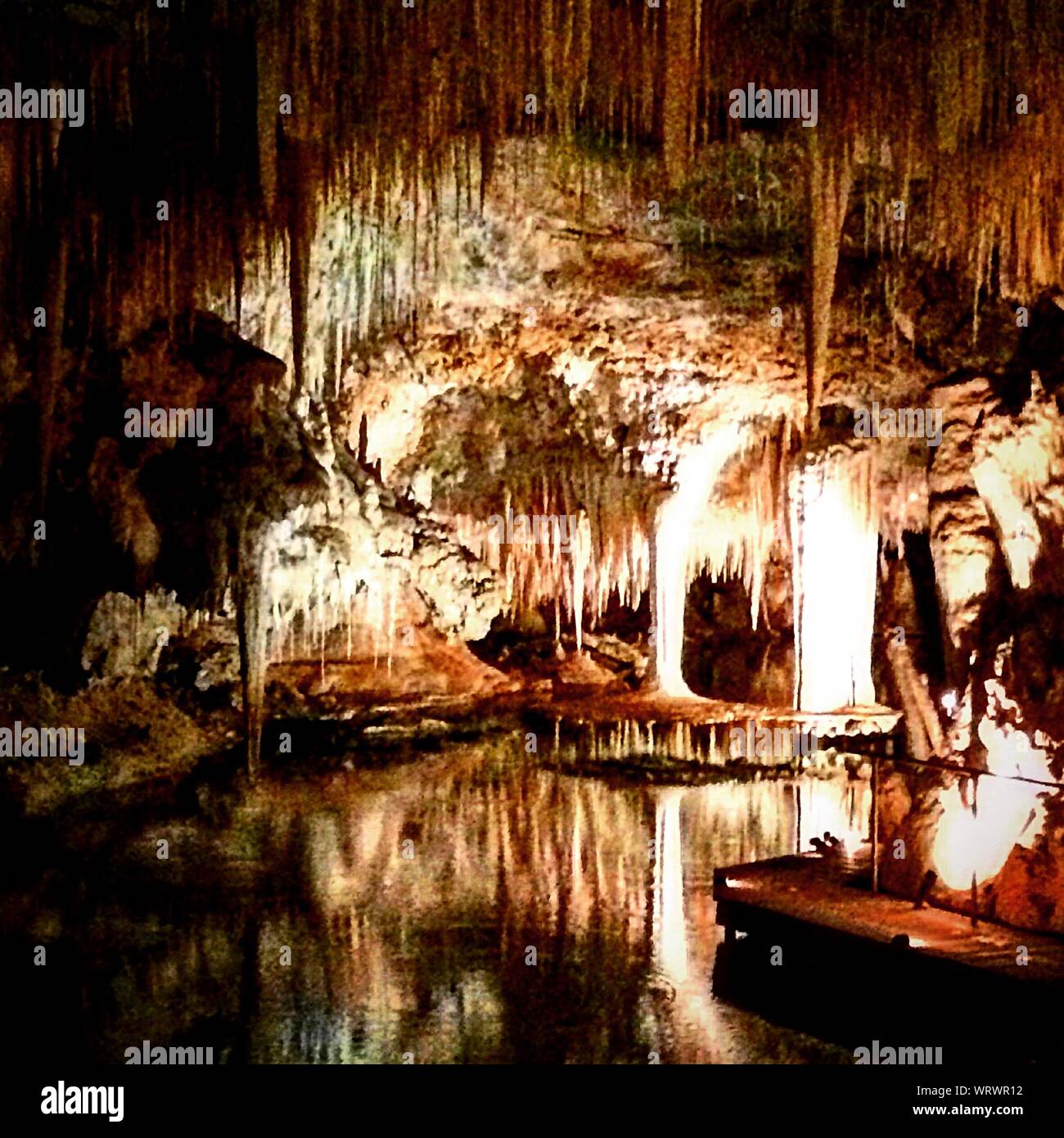 Grotte rocheuse Banque de photographies et d’images à haute résolution ...