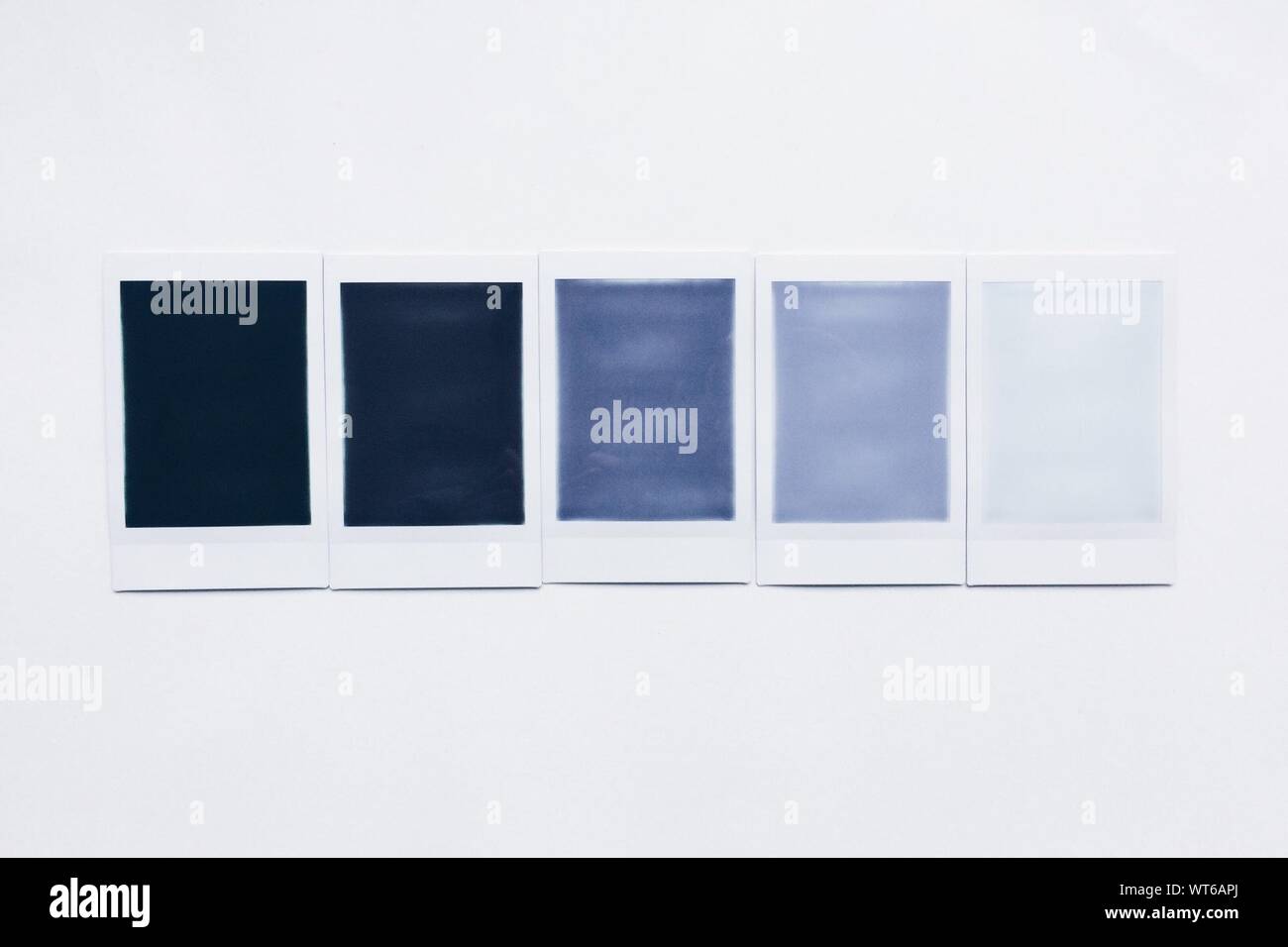Tons de bleu Banque de photographies et d’images à haute résolution - Alamy