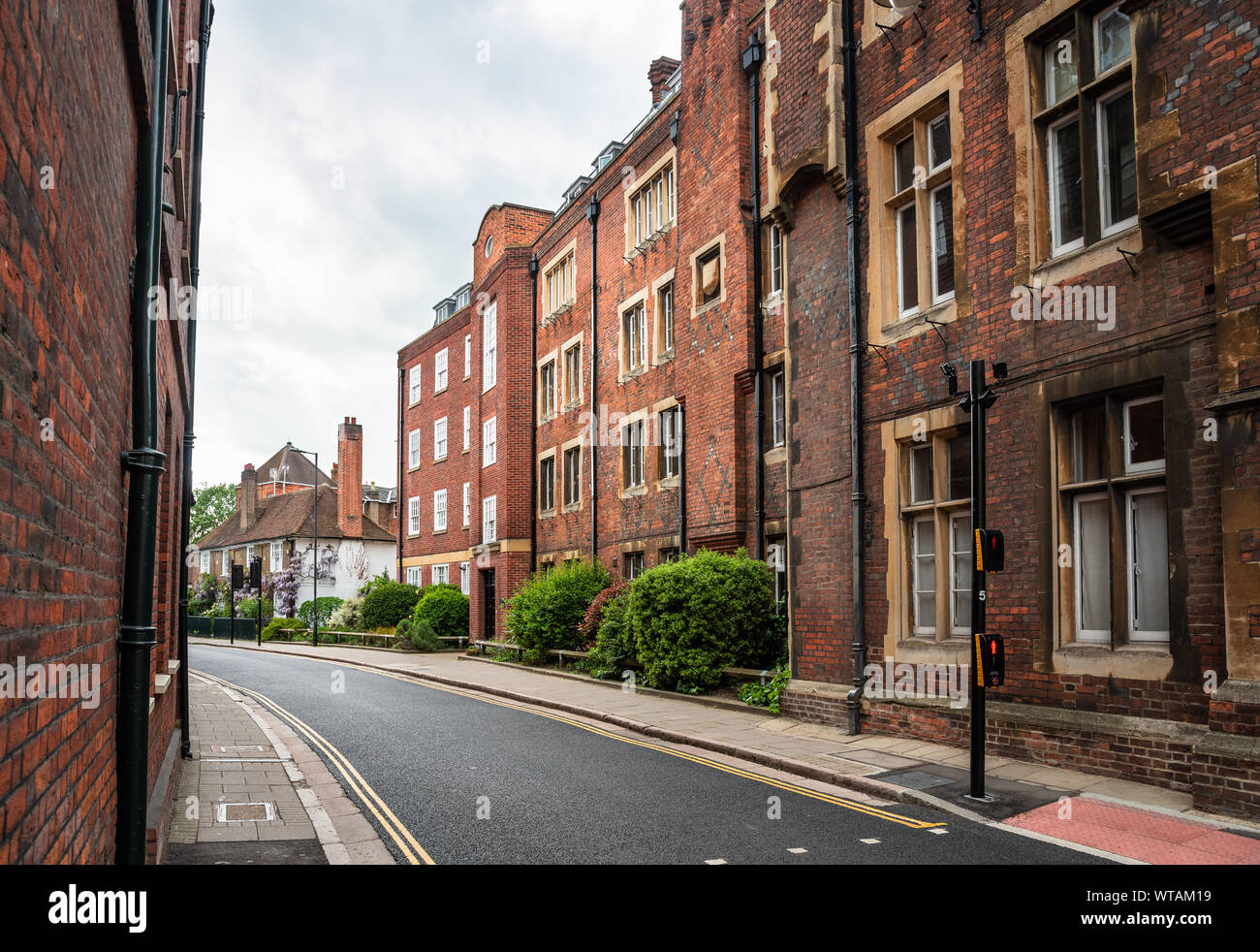 Old red brick apartment buildings Banque de photographies et d’images à ...