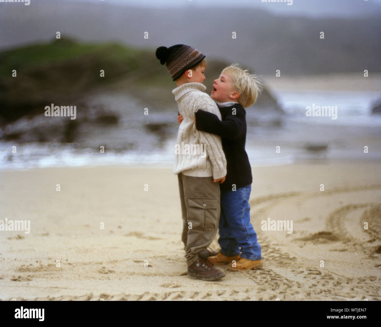 Little brother big brother Banque de photographies et d’images à haute ...