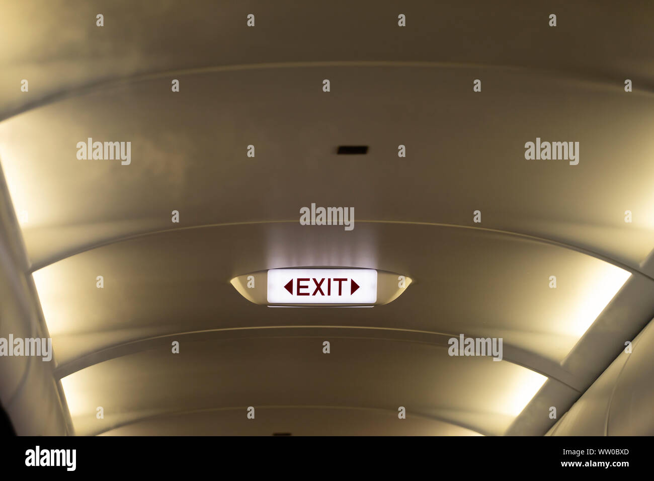 Airplane cabin interior exit sign Banque de photographies et d’images à ...