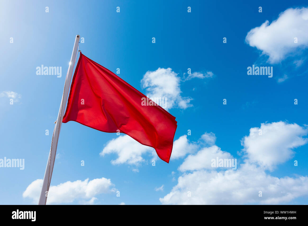 Drapeau rouge plage Banque de photographies et d’images à haute ...