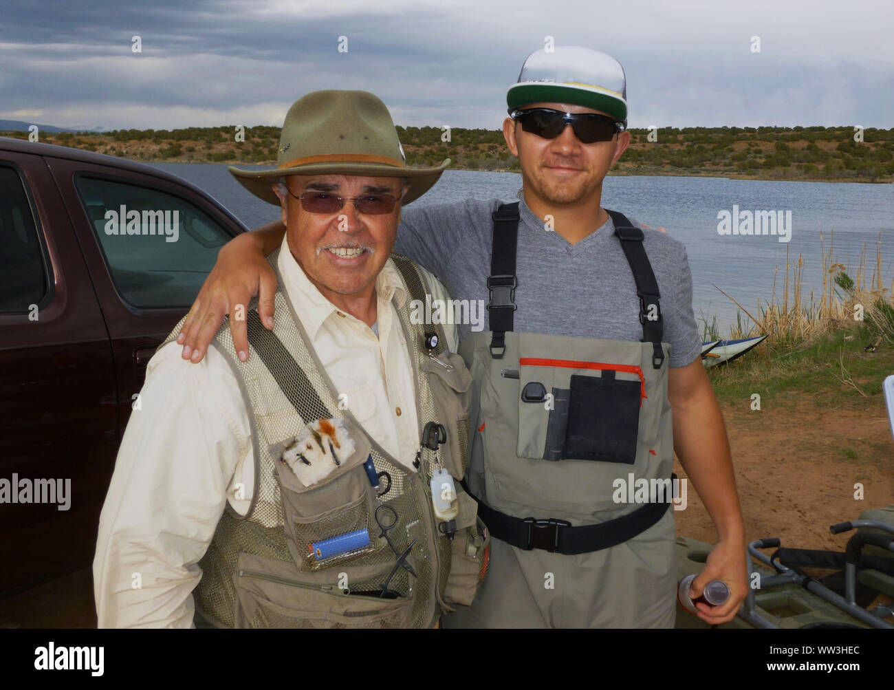 Grandpa grandson fishing Banque de photographies et d’images à haute ...