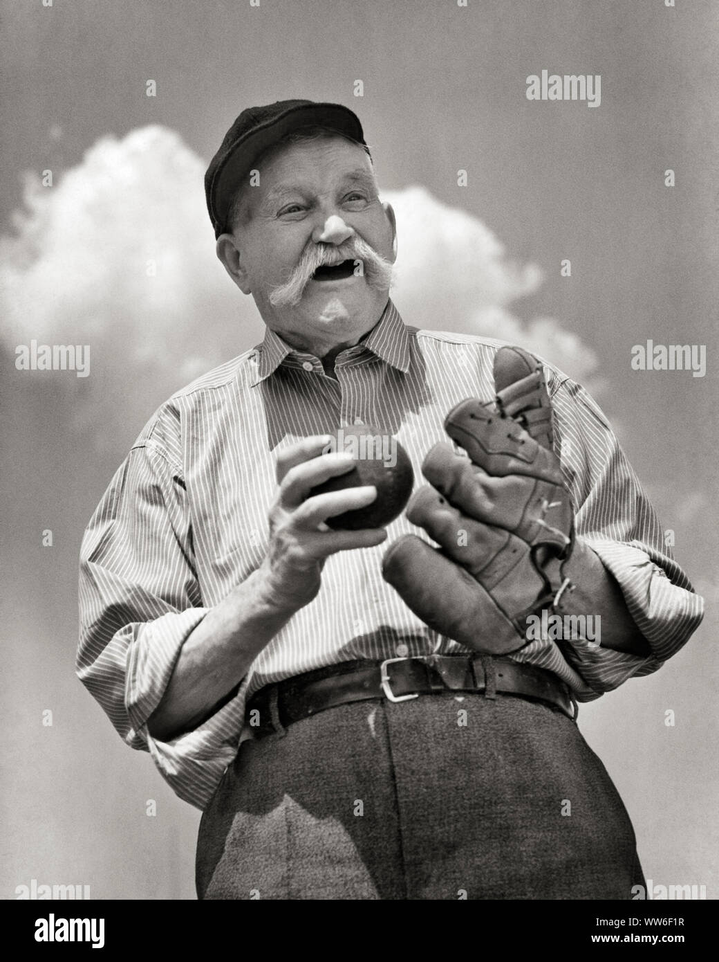 Older man wearing baseball cap Banque de photographies et d’images à ...